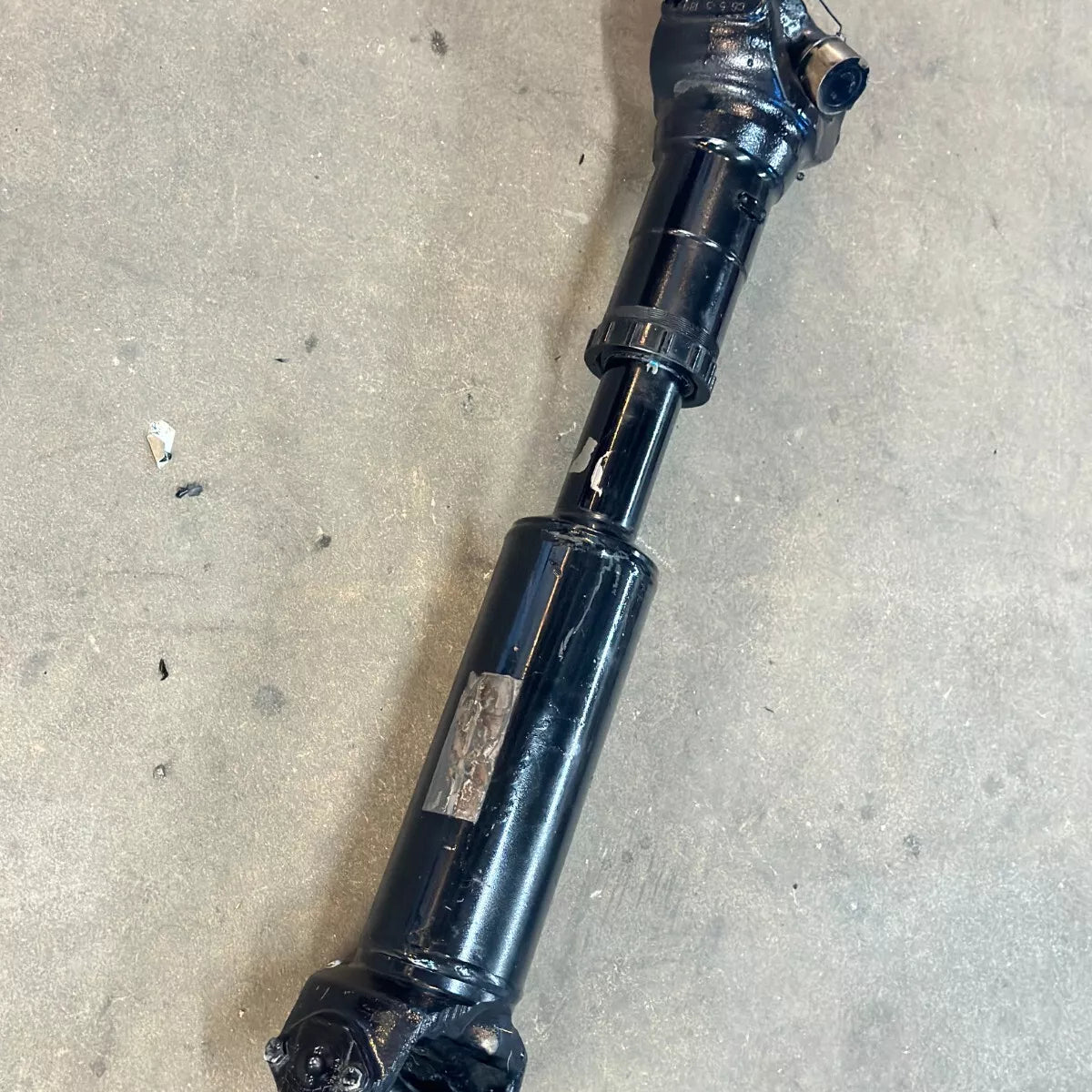A09-10068-302 Genuine Freightliner Driveshaft Assembly – Truck To Trailer
