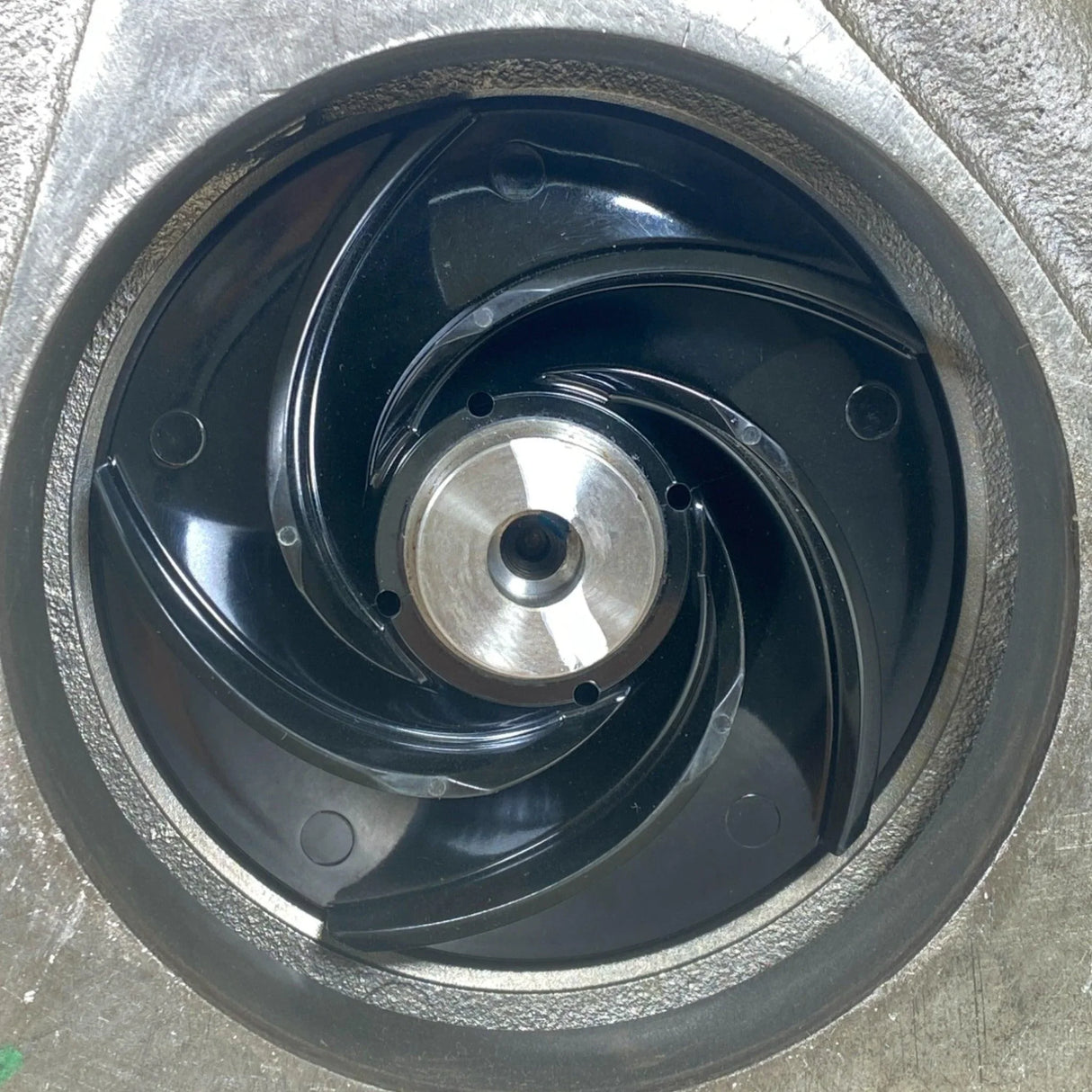 4955706 Genuine Cummins Water Pump Short Shaft – Truck To Trailer